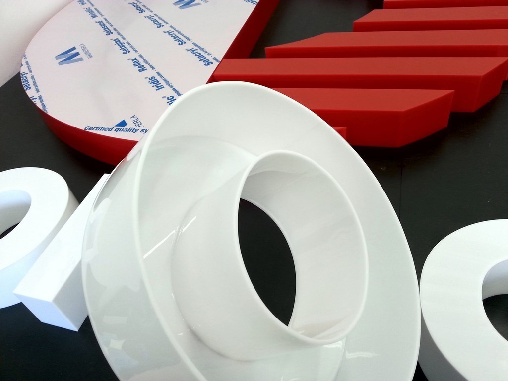 Světelná reklama a reklamní panely - výroba | Koplast.cz